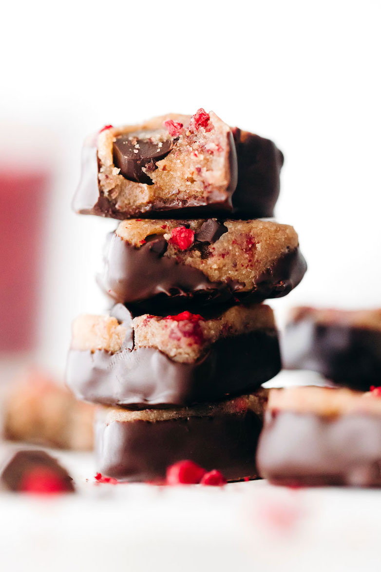 Dark Chocolate Raspberry Cookie Dough (vegan + paleo) | Feasting on Fruit