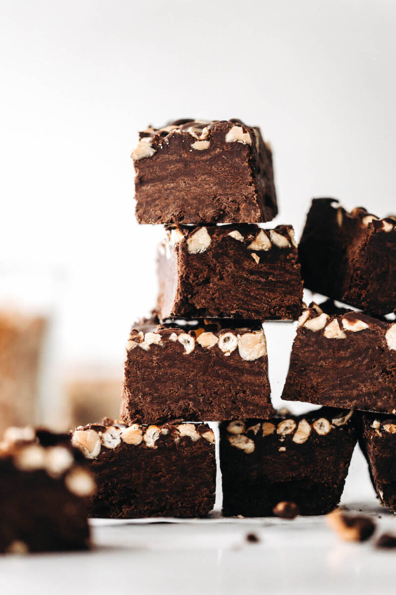 Healthy Chocolate Fudge (vegan + paleo) | Feasting on Fruit