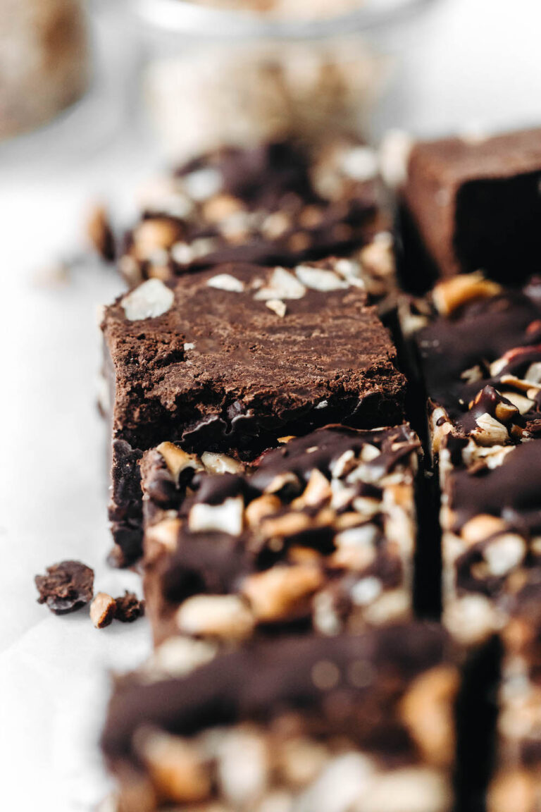 Healthy Chocolate Fudge (vegan + paleo) | Feasting on Fruit