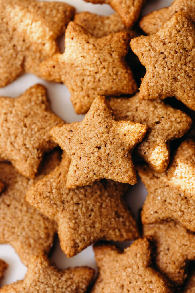 Gingerbread Caramel Slice (vegan + gluten-free) | Feasting on Fruit