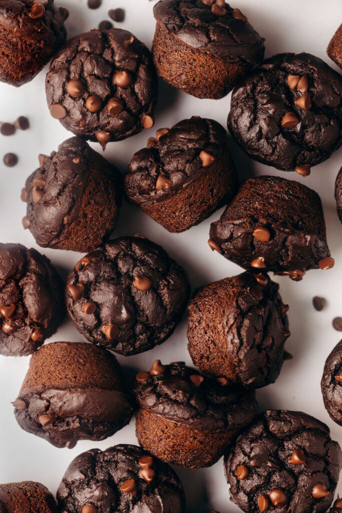 Healthy Chocolate Mini Muffins (with fruit and veggies!) | Feasting on ...
